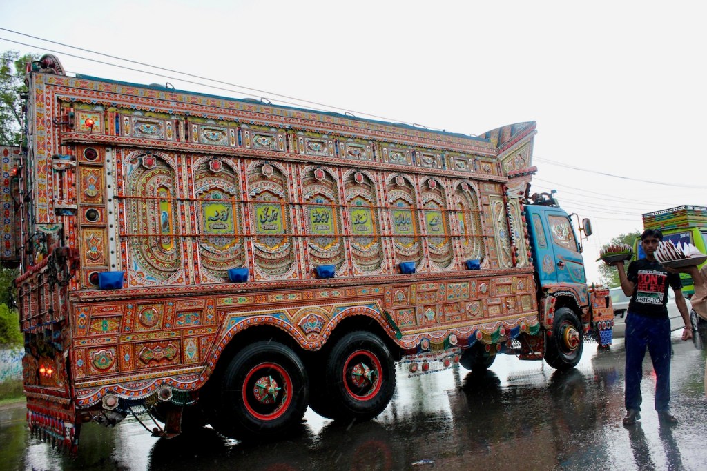 The ‘Jingle Trucks’ and the emergence of Truck Art | BAGICHA